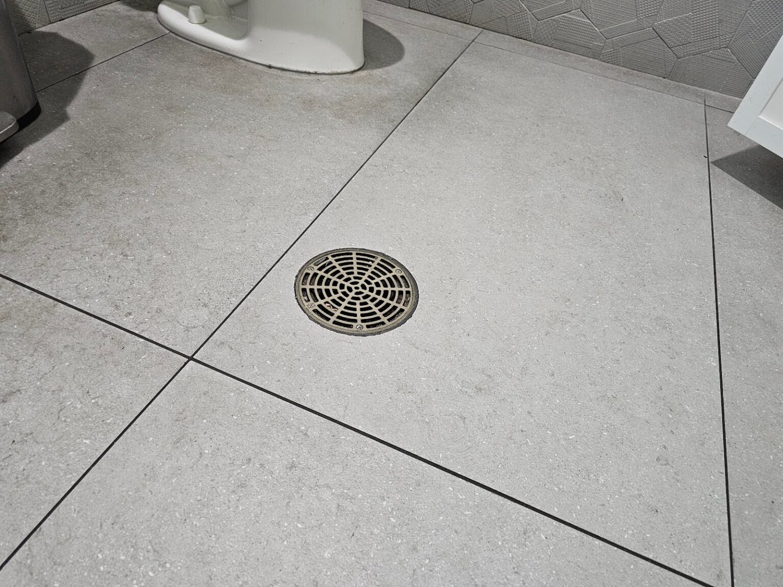 Bathroom Floor Drain: Installation and Maintenance Tips - Part I
